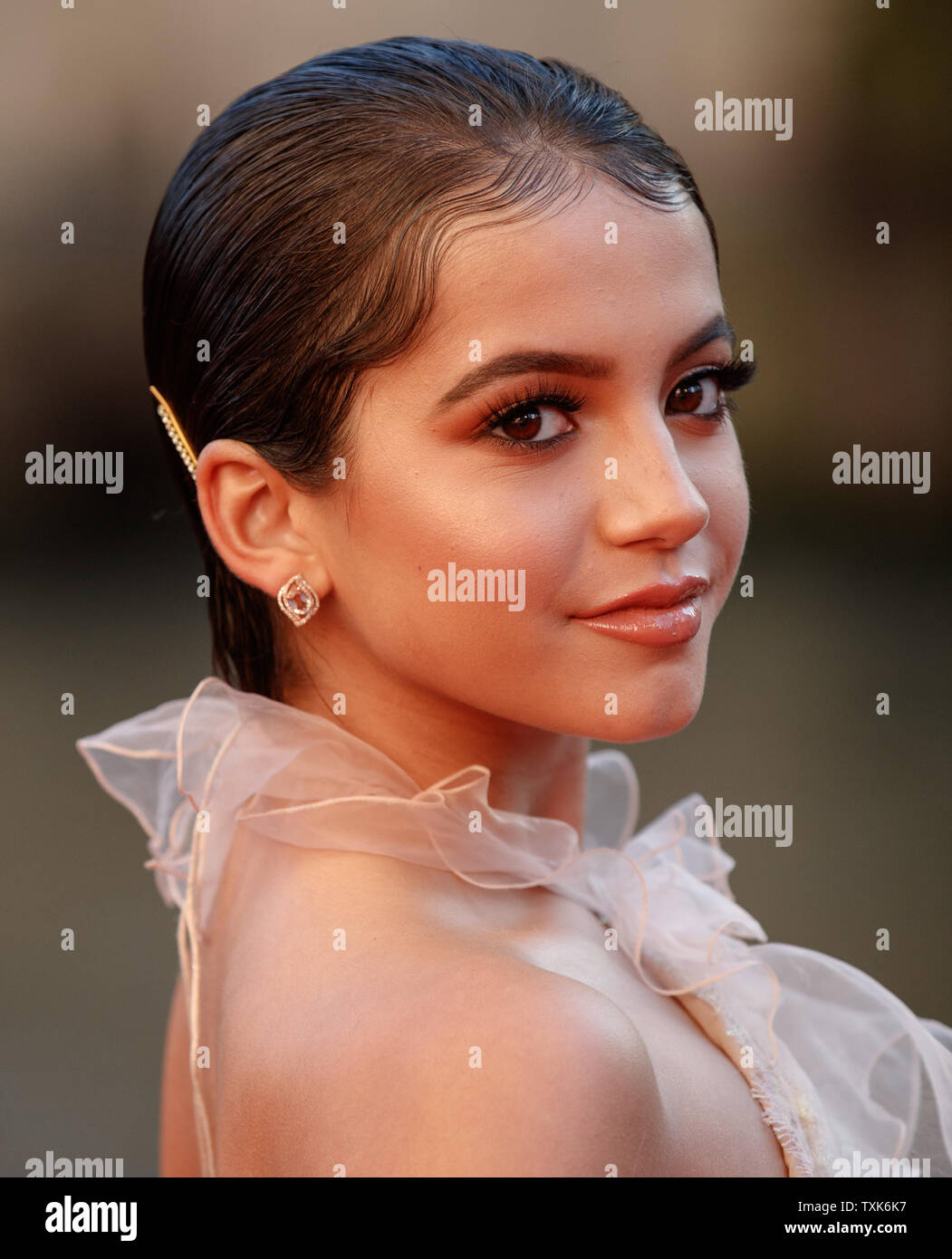 Actress Isabela Monger arrives on the red carpet at the Transformers ...