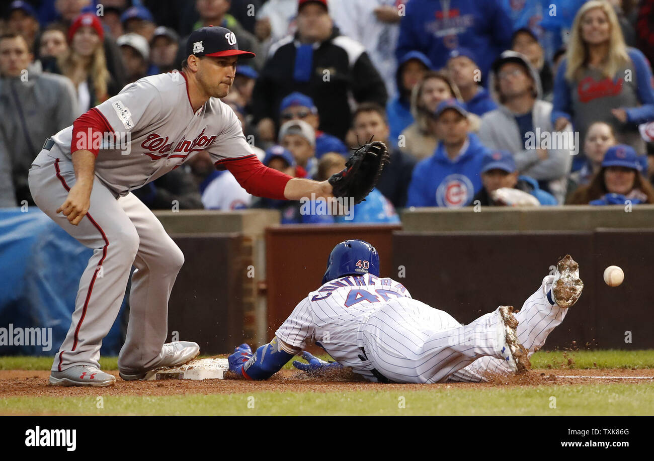 Chicago Cubs' Willson Contreras (40) slides safely into first base on a ...