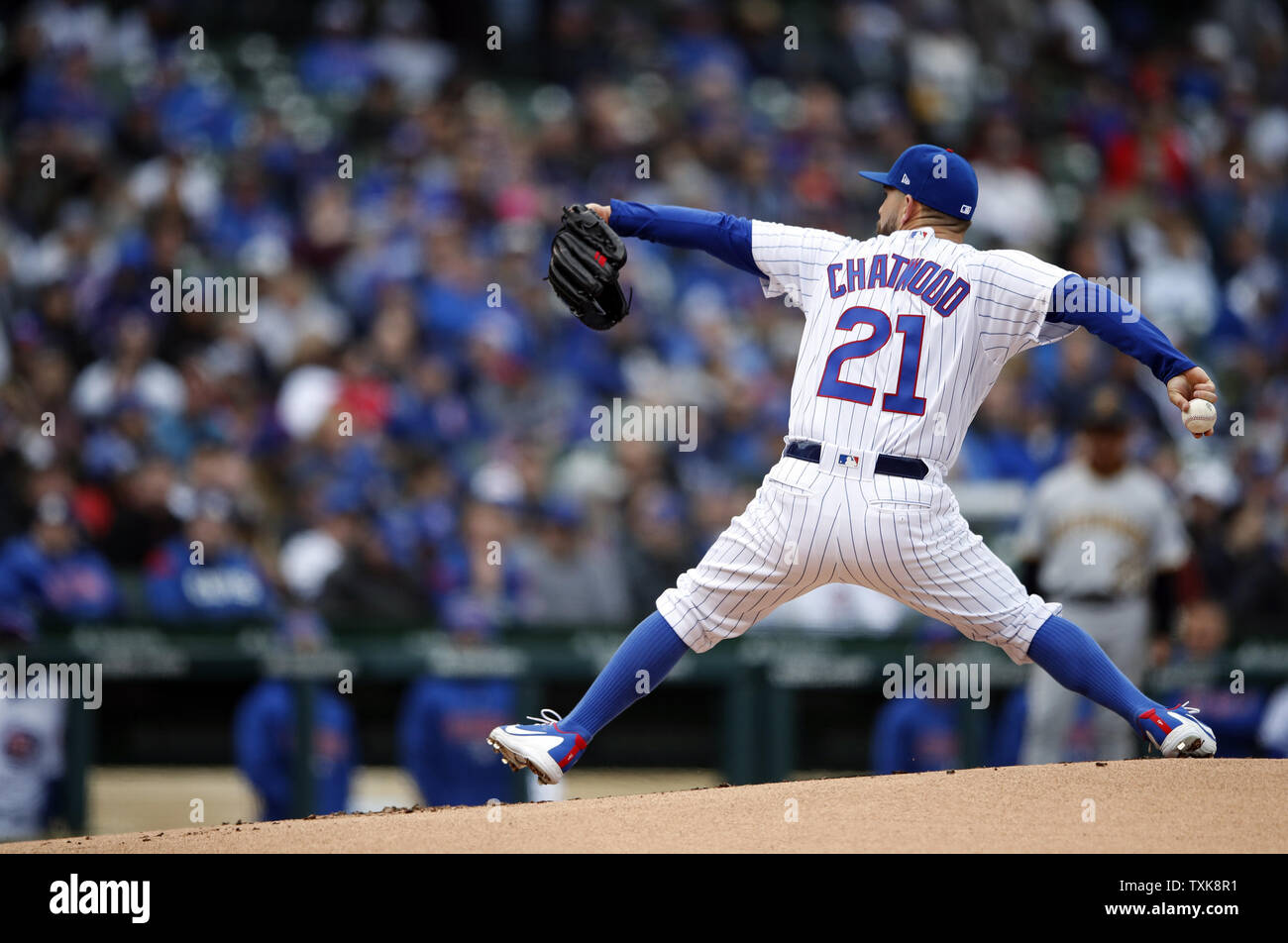 Chicago Cubs starting pitcher Tyler Chatwood delivers in the first ...