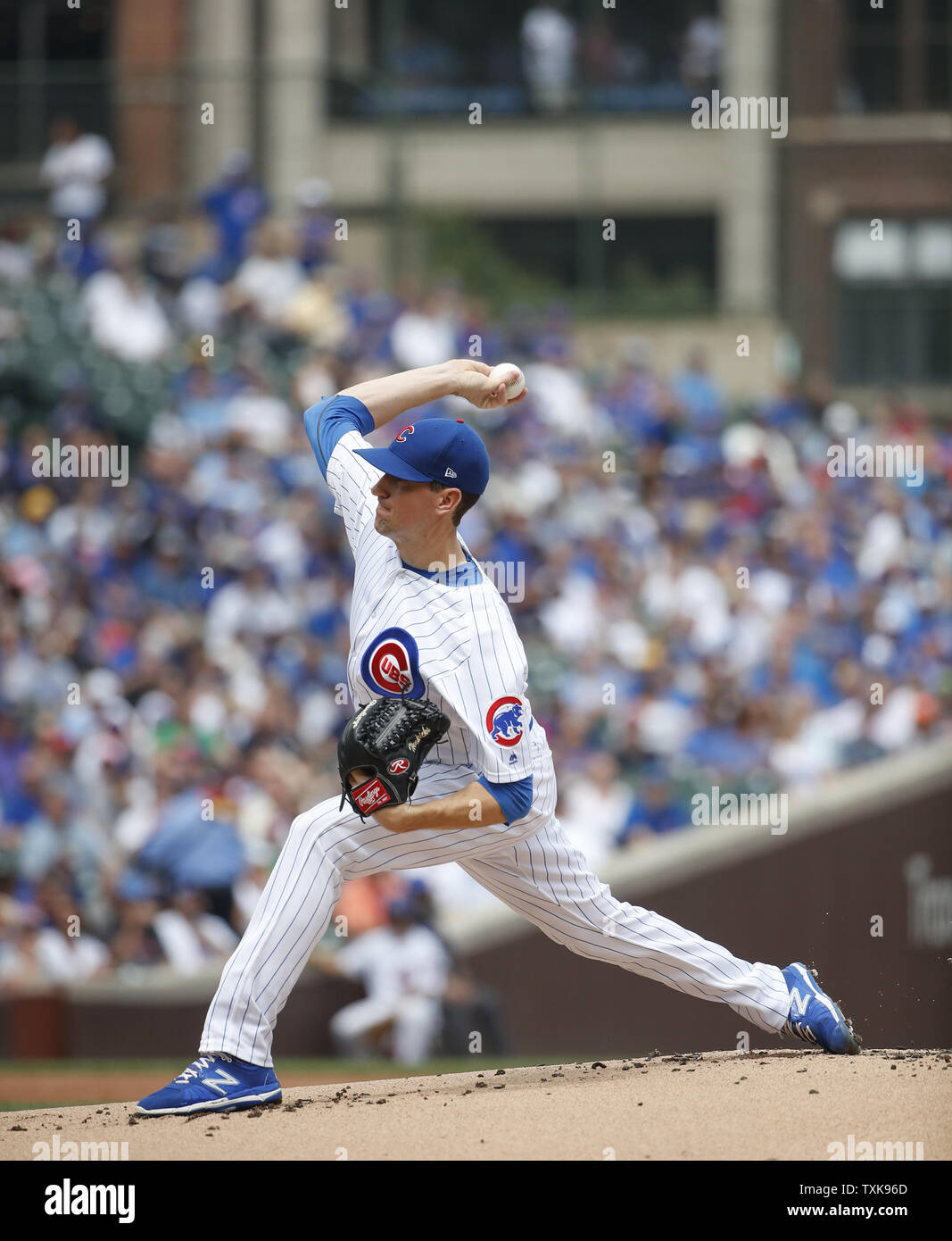 Chicago Cubs starting pitcher Kyle Hendricks delivers against the ...