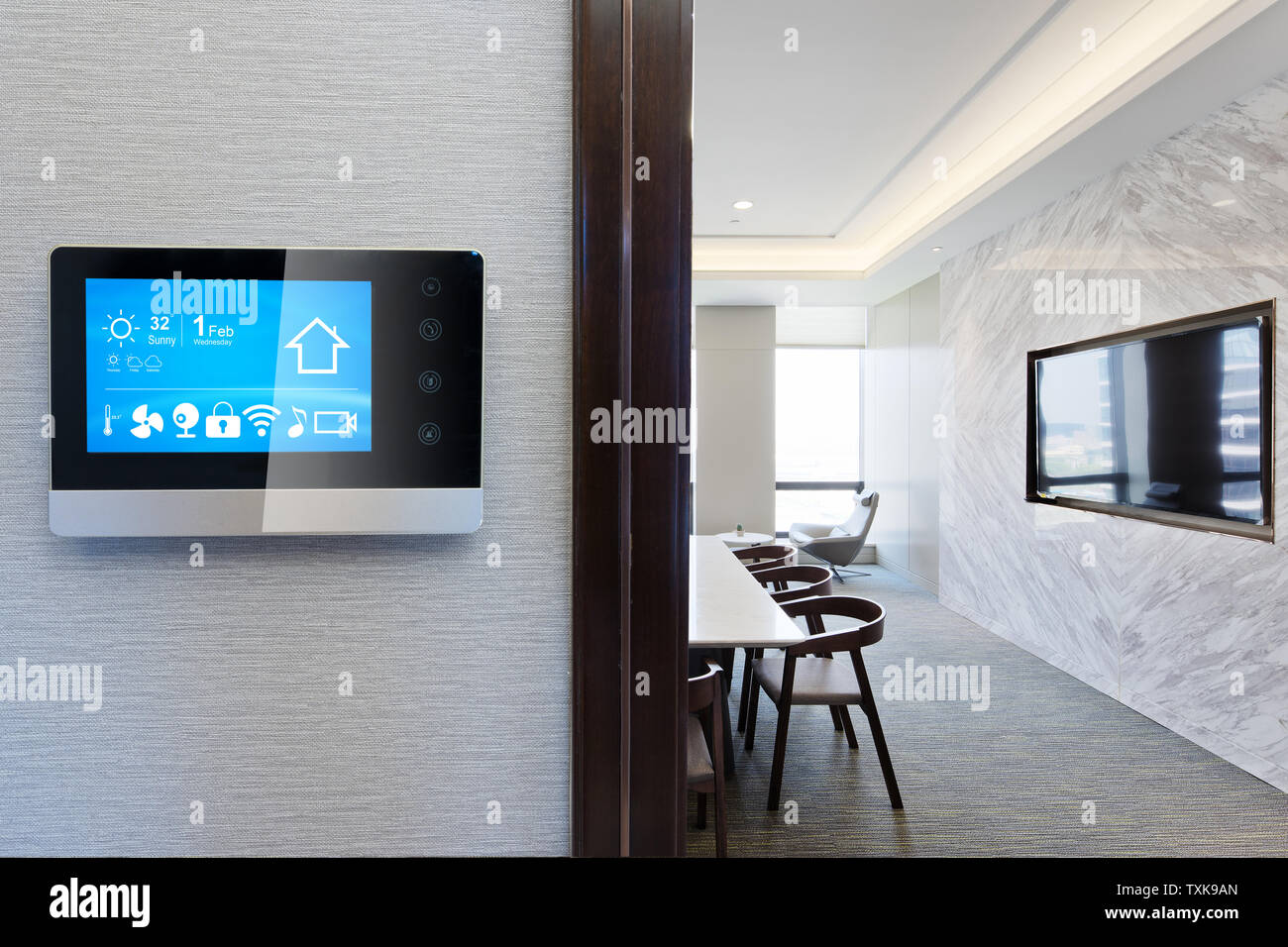 Smartscreen hi-res stock photography and images - Alamy
