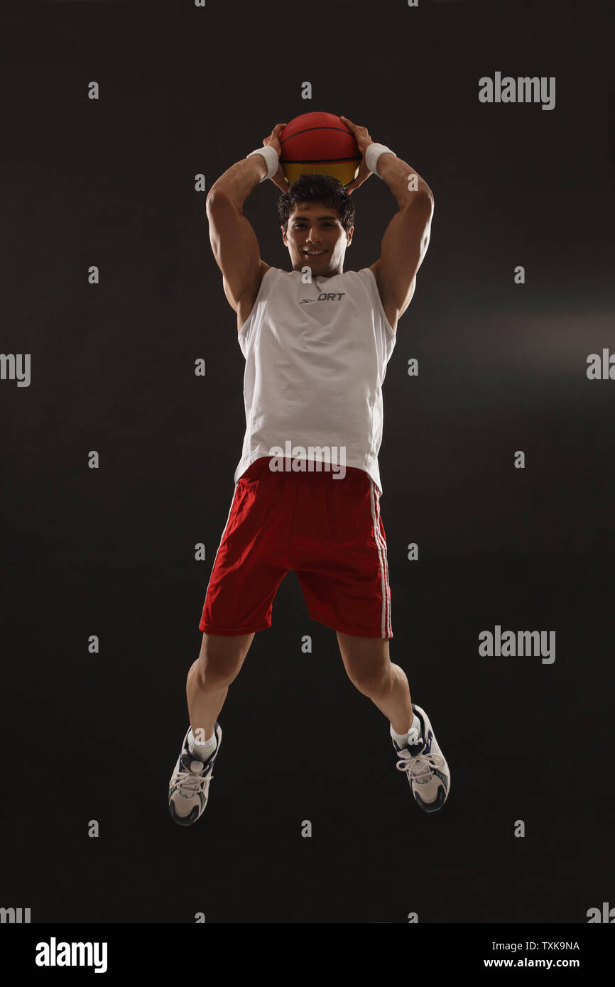 Basketball players raised arms hi-res stock photography and images - Alamy