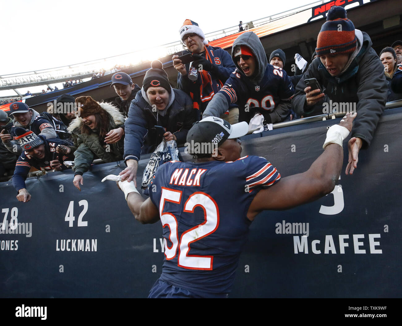 Khalil mack bears hi-res stock photography and images - Alamy