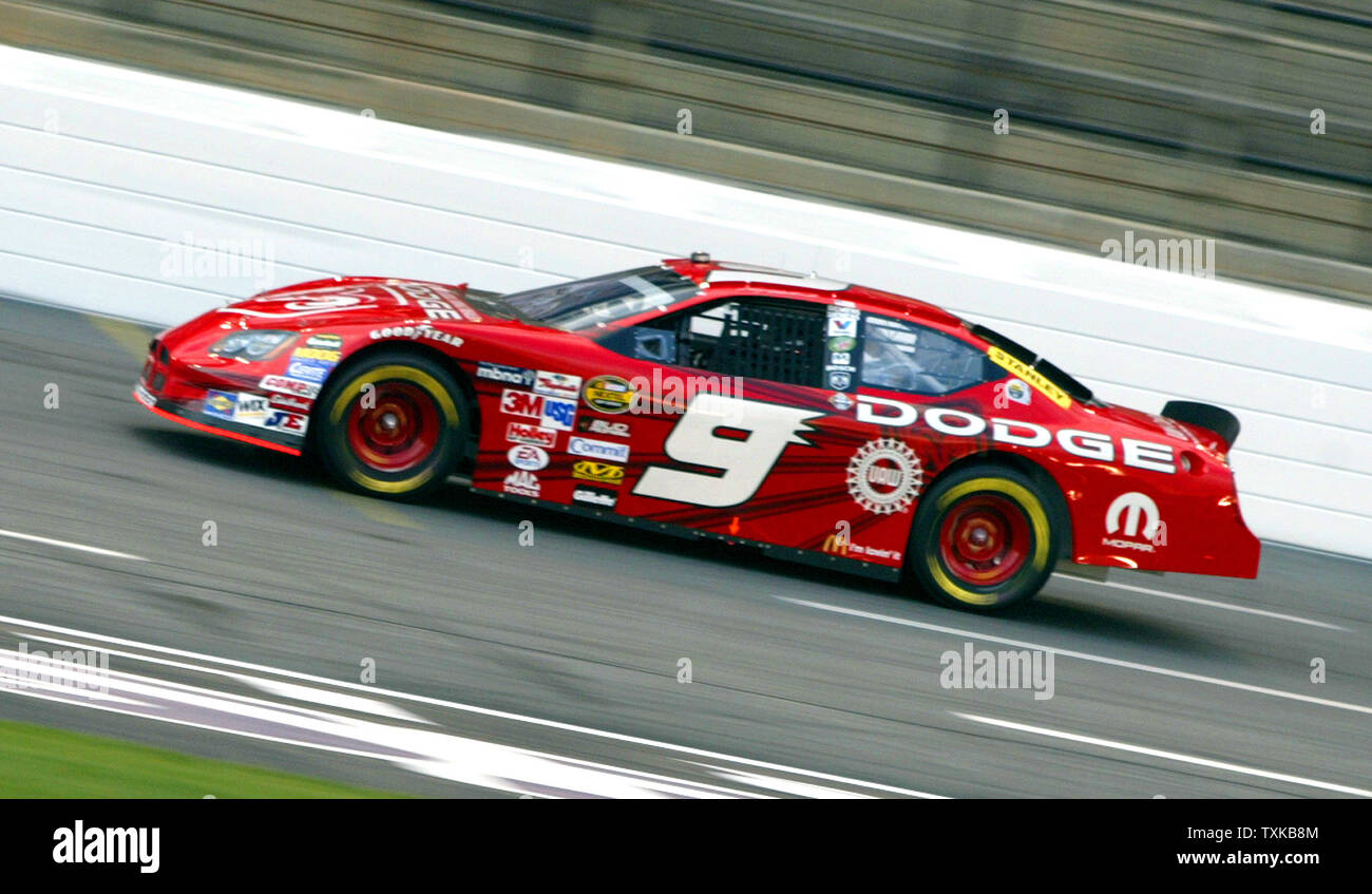 Kasey Kahne drives the Dodge Dealers/UAW Dodge in qualifying for the ...