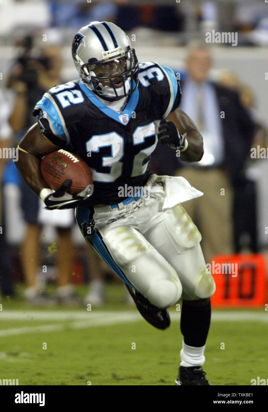 Kickoff returner hi-res stock photography and images - Alamy