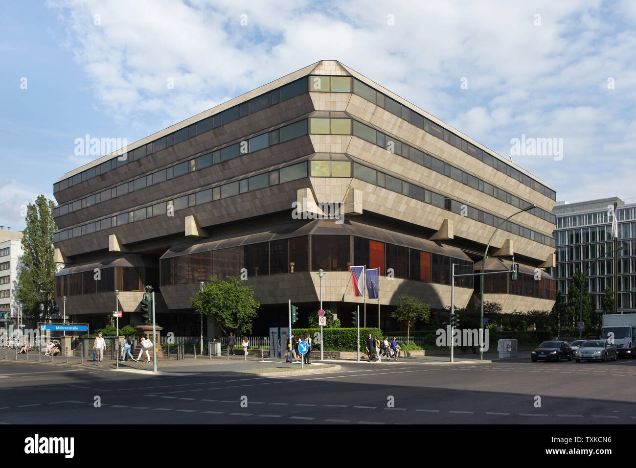 Embassy of Czechoslovakia designed by Czech architects Věra Machoninová ...
