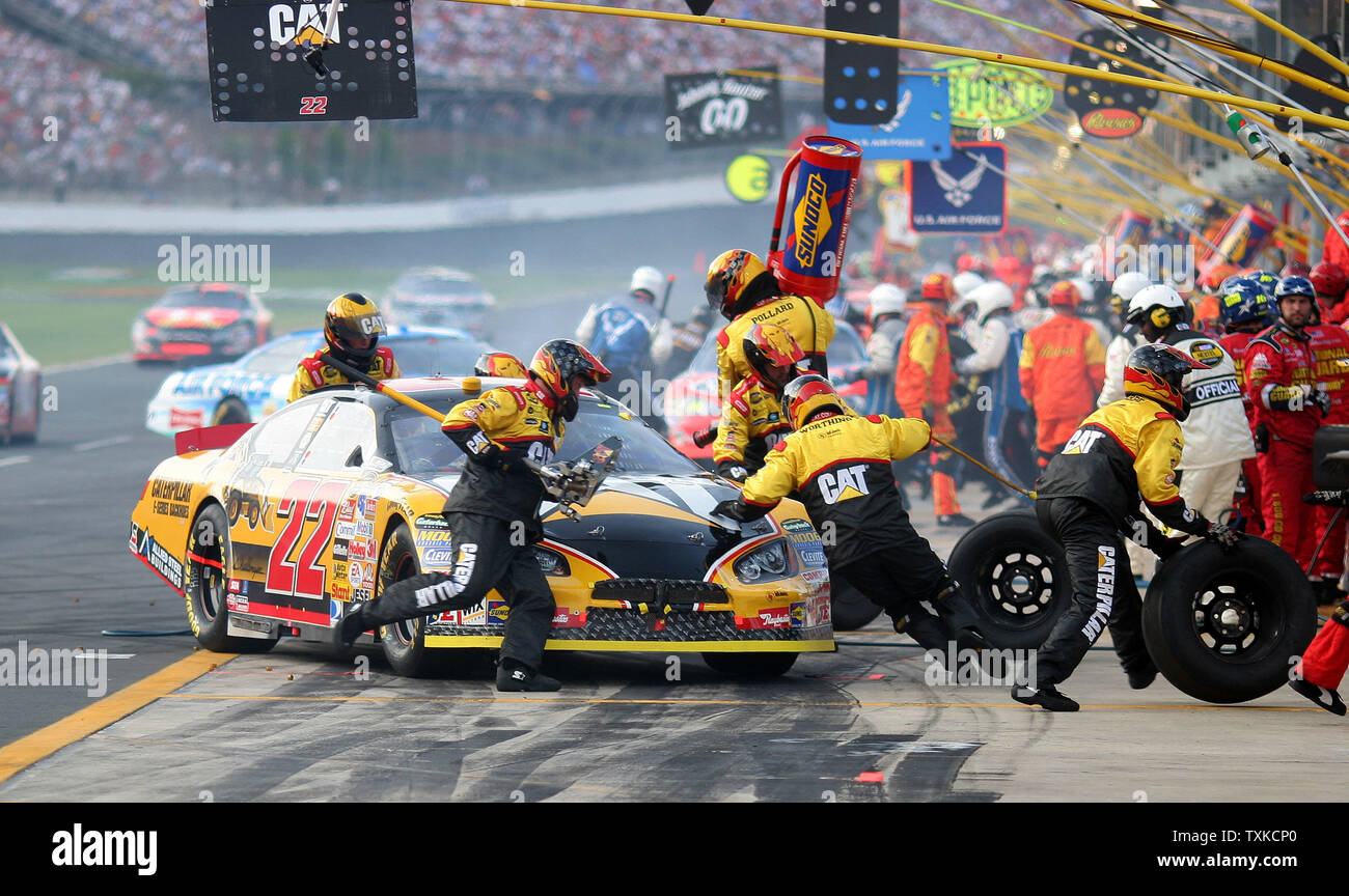 The CAT racing team finishes a tire change early in the race at the ...