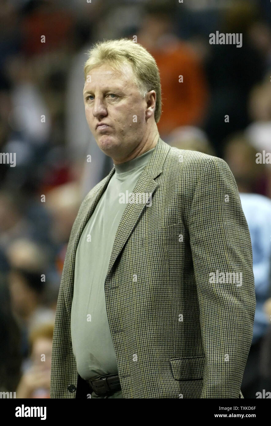 Larry bird hi-res stock photography and images - Alamy