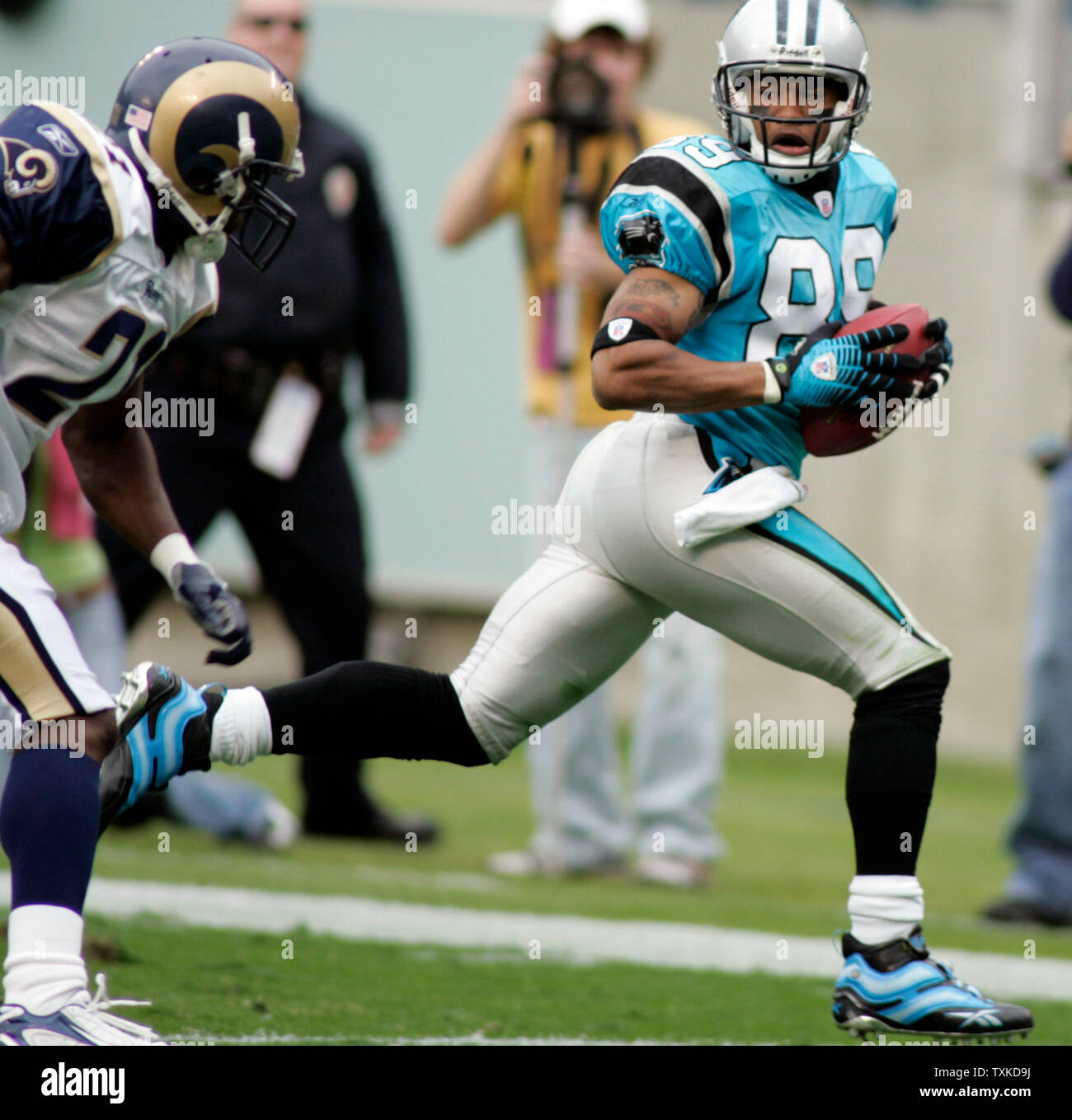 Carolina Panthers wide receiver Steve Smith (89) looks back at the St ...