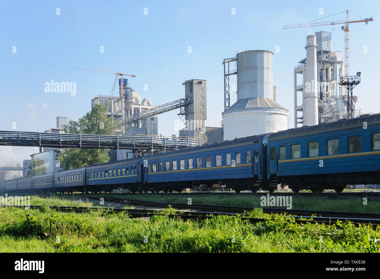 Cement plant railroad hi-res stock photography and images - Alamy