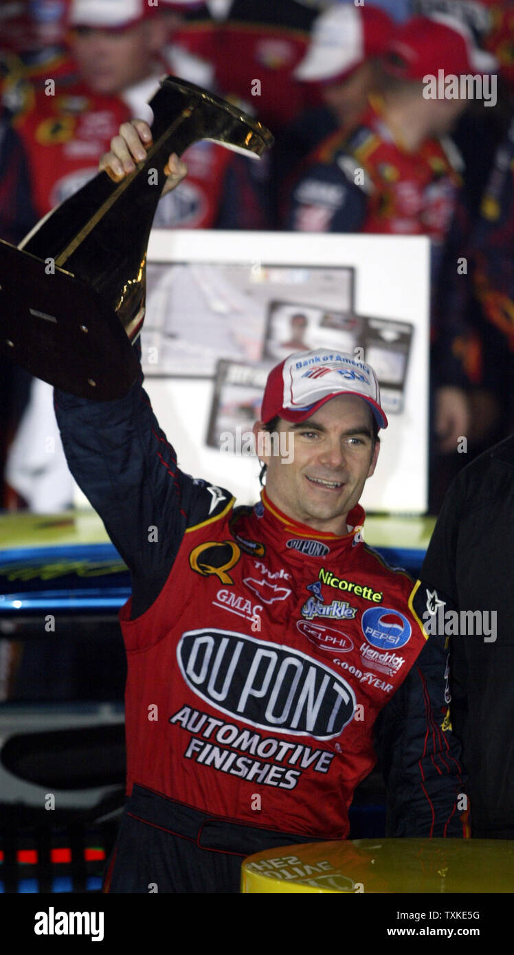 Jeff Gordon celebrates in victory lane after winning the Bank of ...