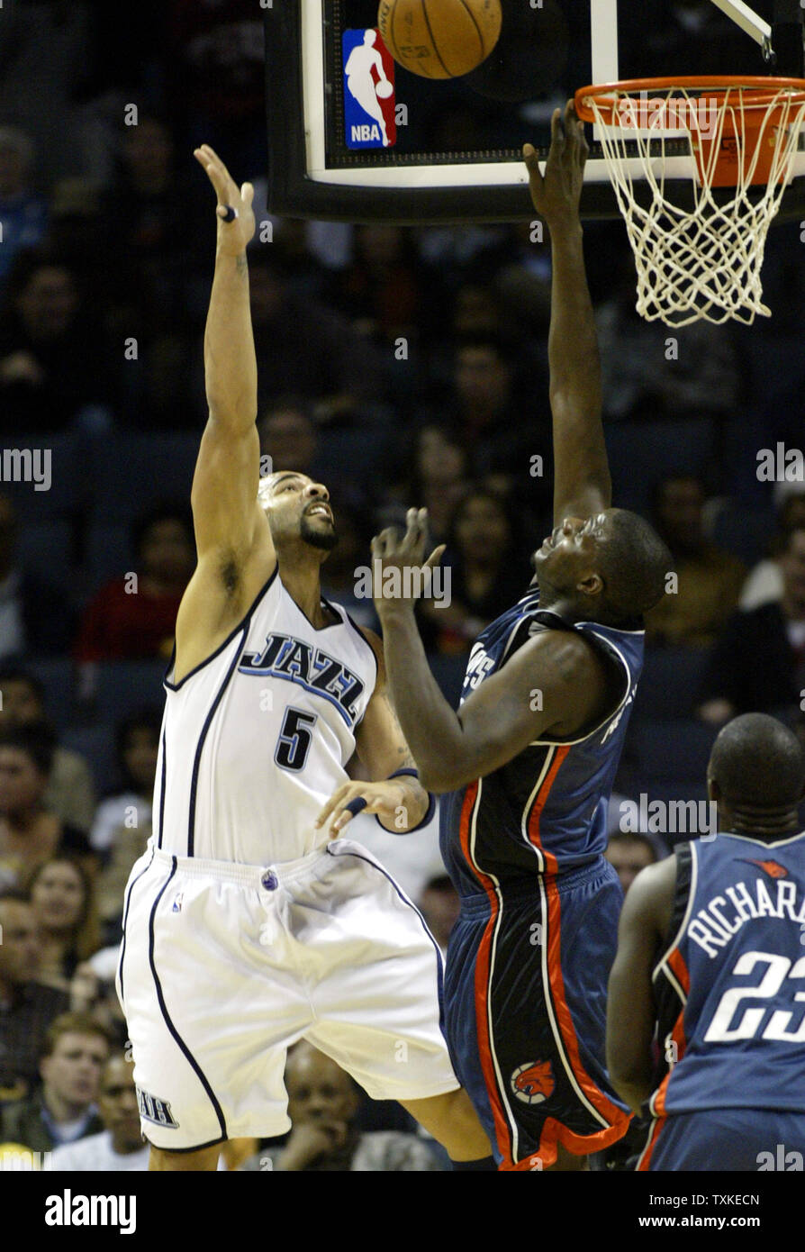 Utah Jazz forward Carlos Boozer (5) shoots over Charlotte Bobcats ...