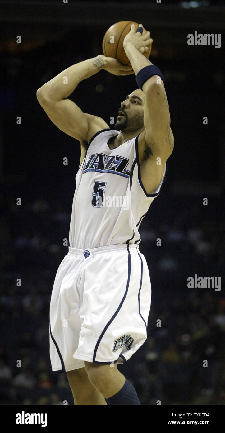 Utah Jazz forward Carlos Boozer shoots a jump shot against the ...