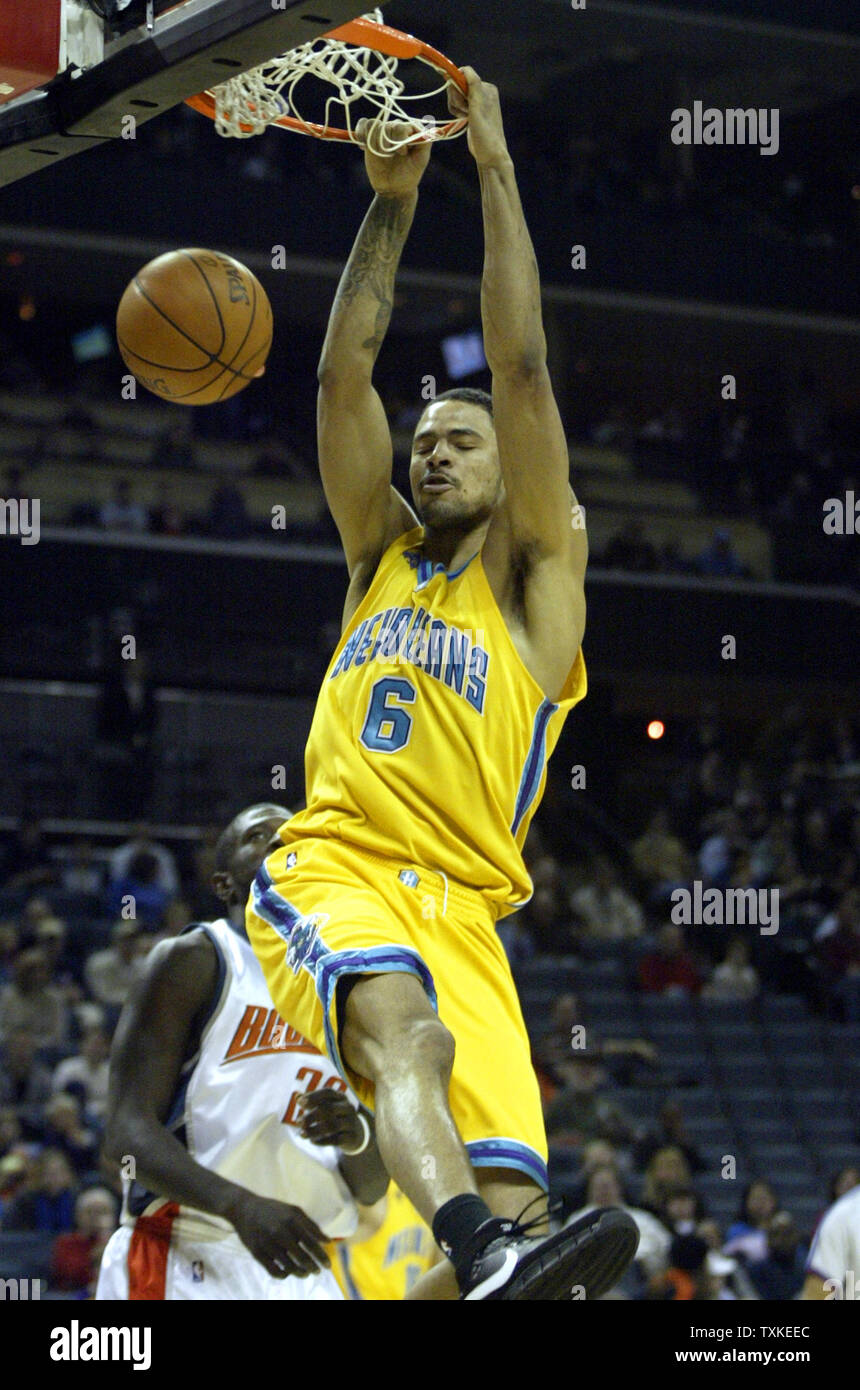 New Orleans Hornets center Tyson Chandler (6) dunks against the ...