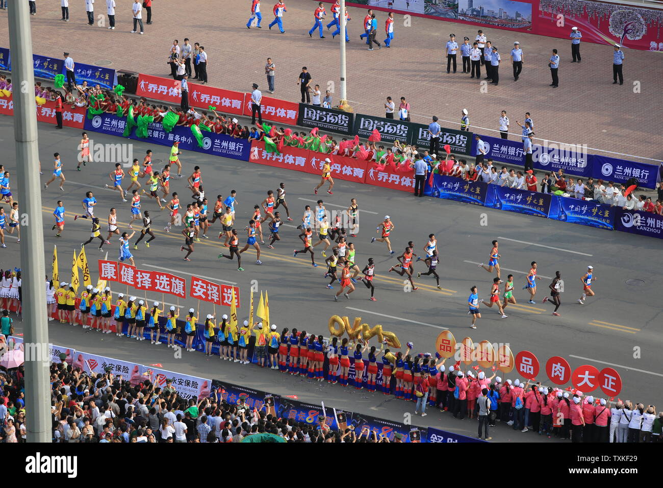 Marathon runway hi-res stock photography and images - Alamy