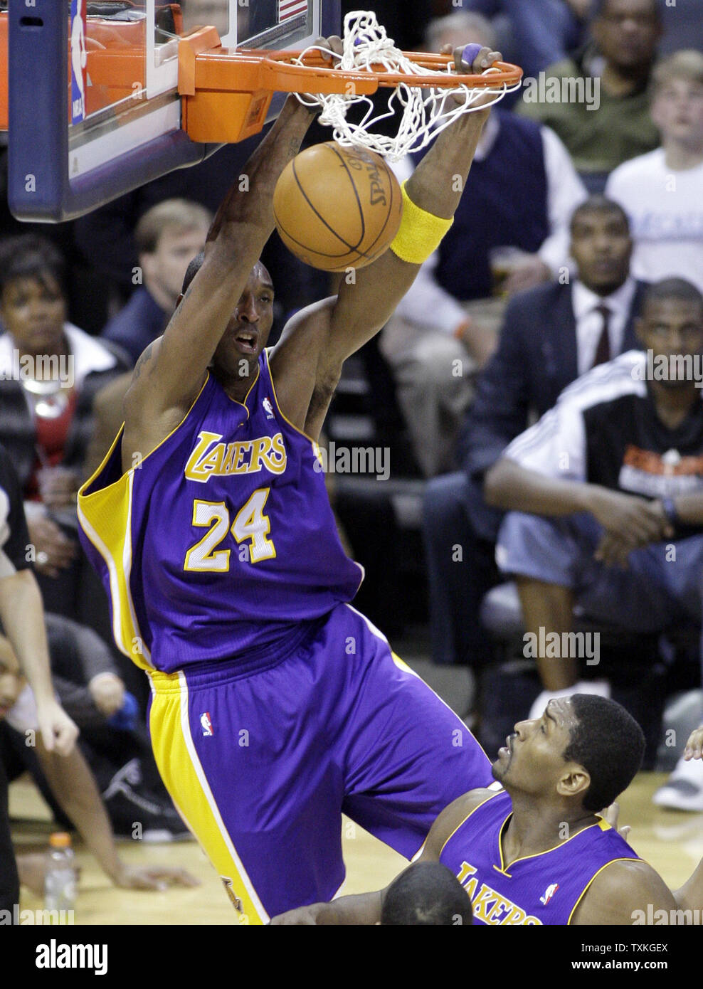 Kobe Bryant Dunking On Chris Paul