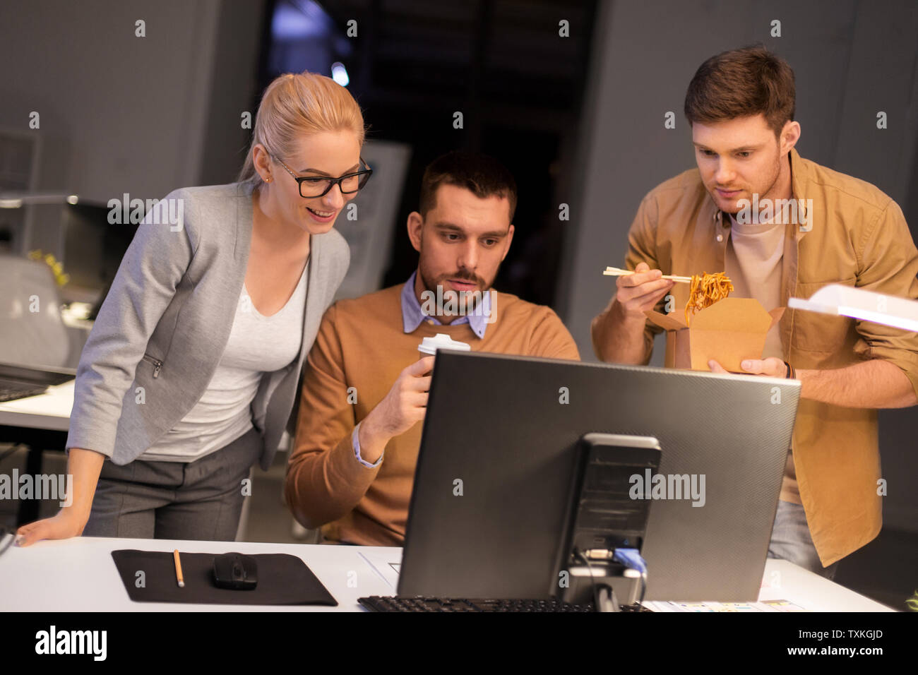 Team wok hi-res stock photography and images - Alamy
