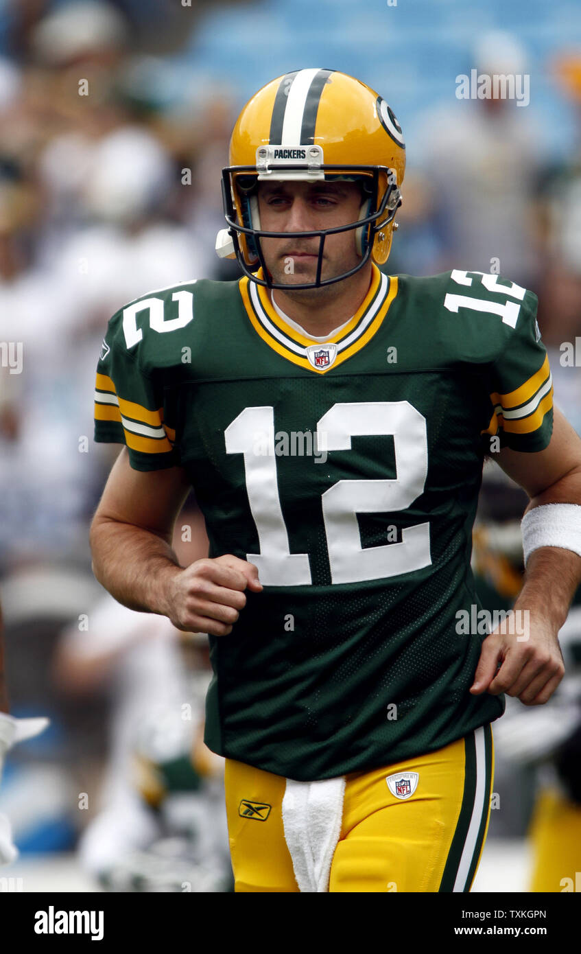 Green Bay Packers quarterback Aaron Rodgers warms before the Packers ...