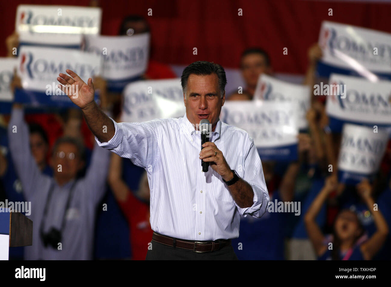 Republican Presidential candidate Mitt Romney campaigns in Mooresville ...