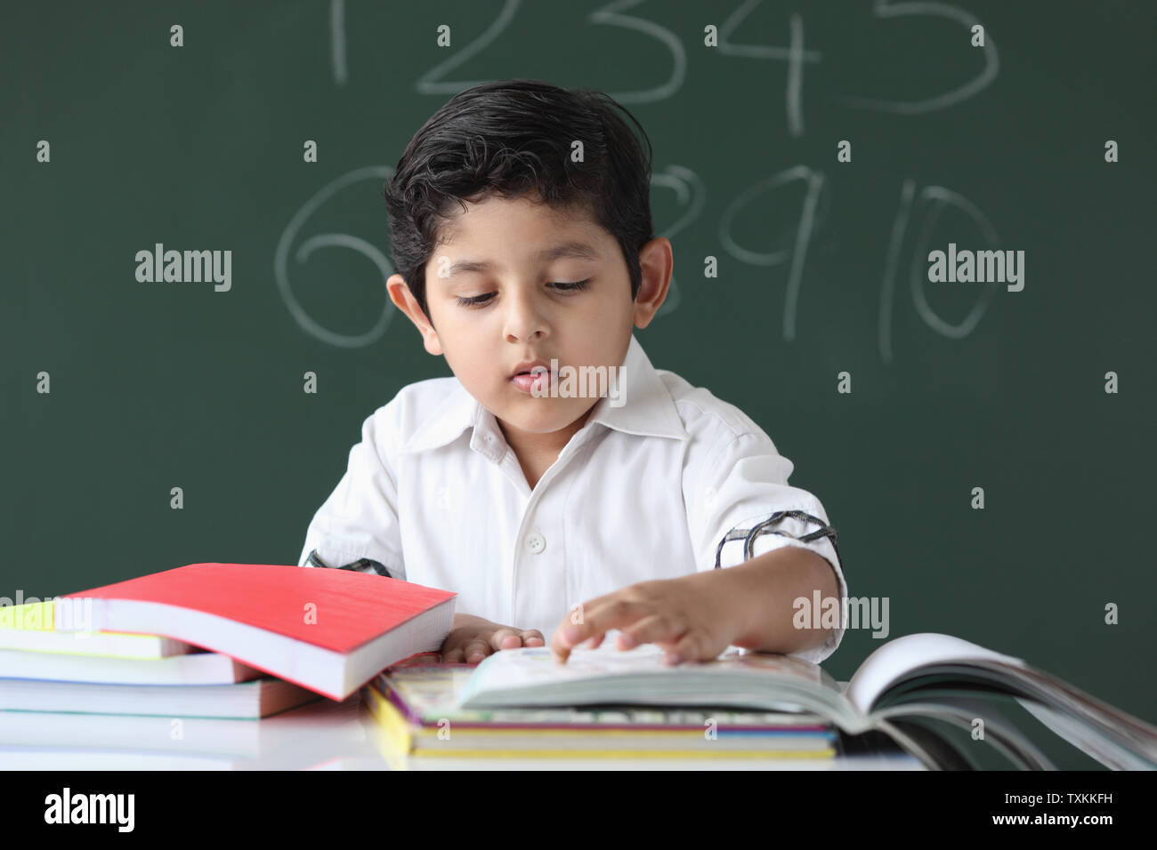Student reading in a classroom Stock Photo - Alamy