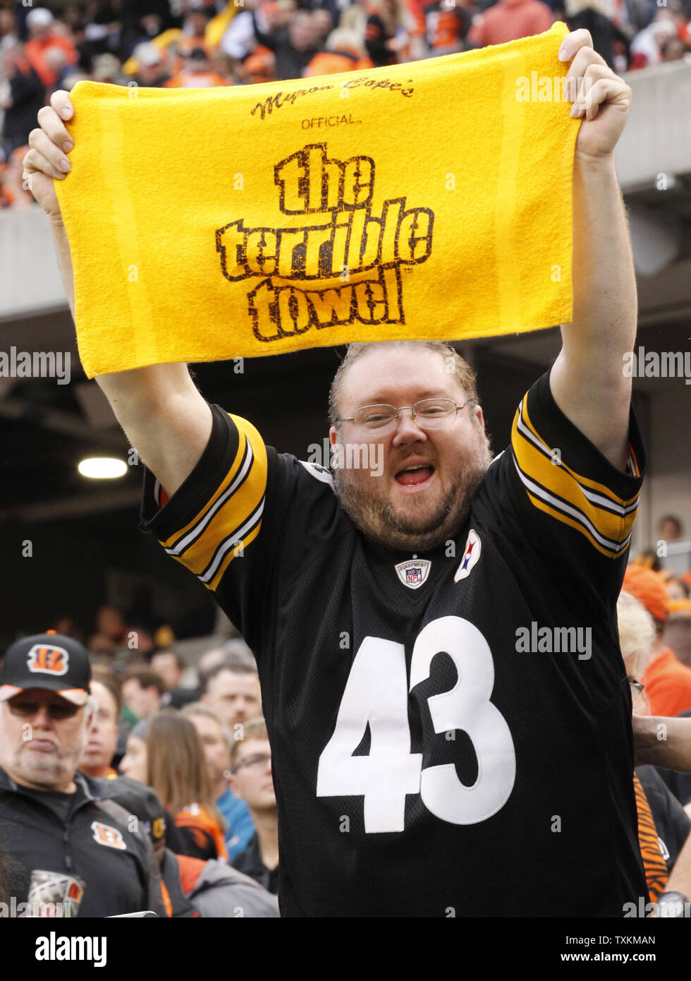 Pittsburgh Steelers fans cheer for their team against the Cincinnati ...