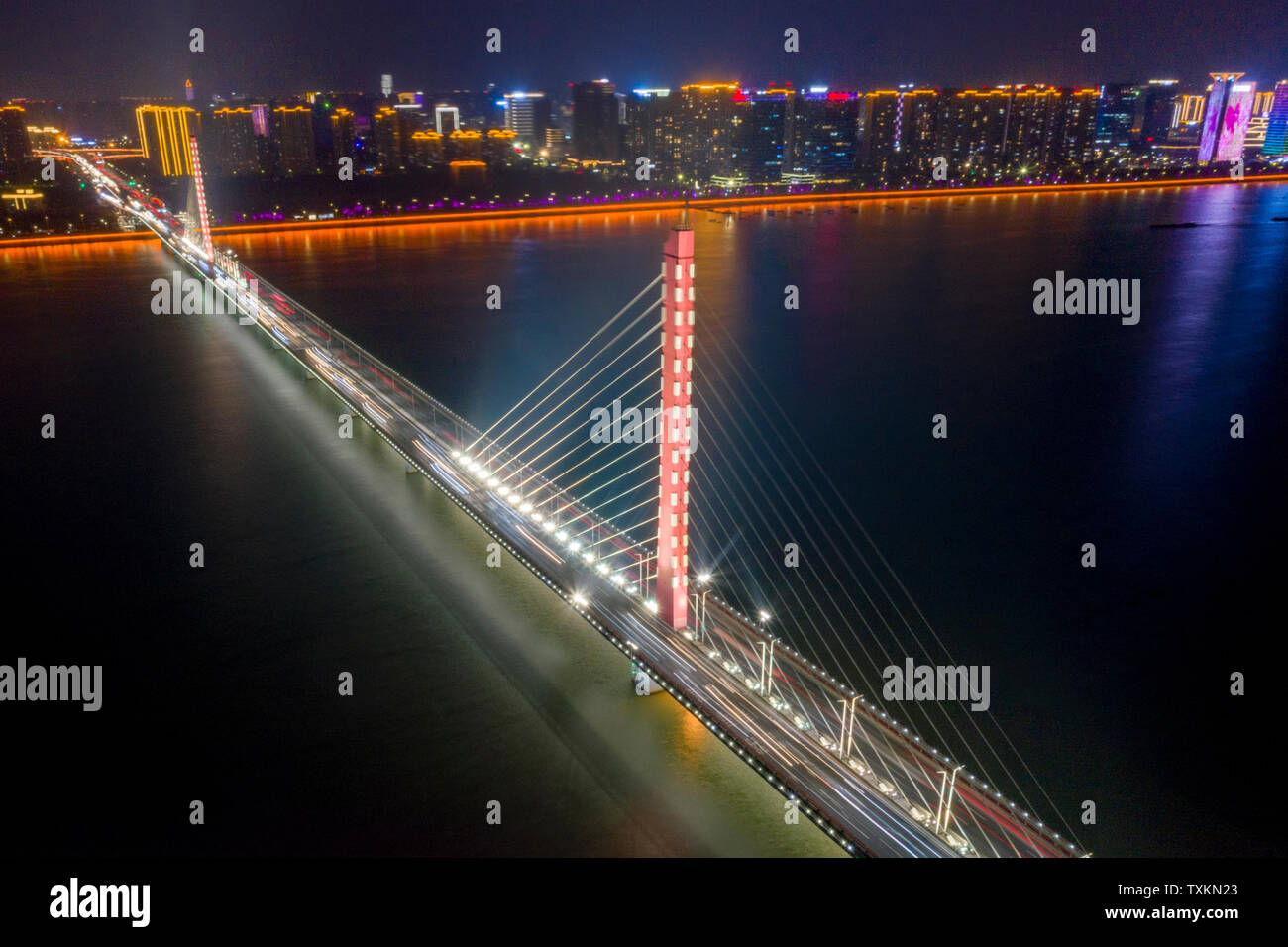 During the Spring Festival in Hangzhou in late January 2019, take ...