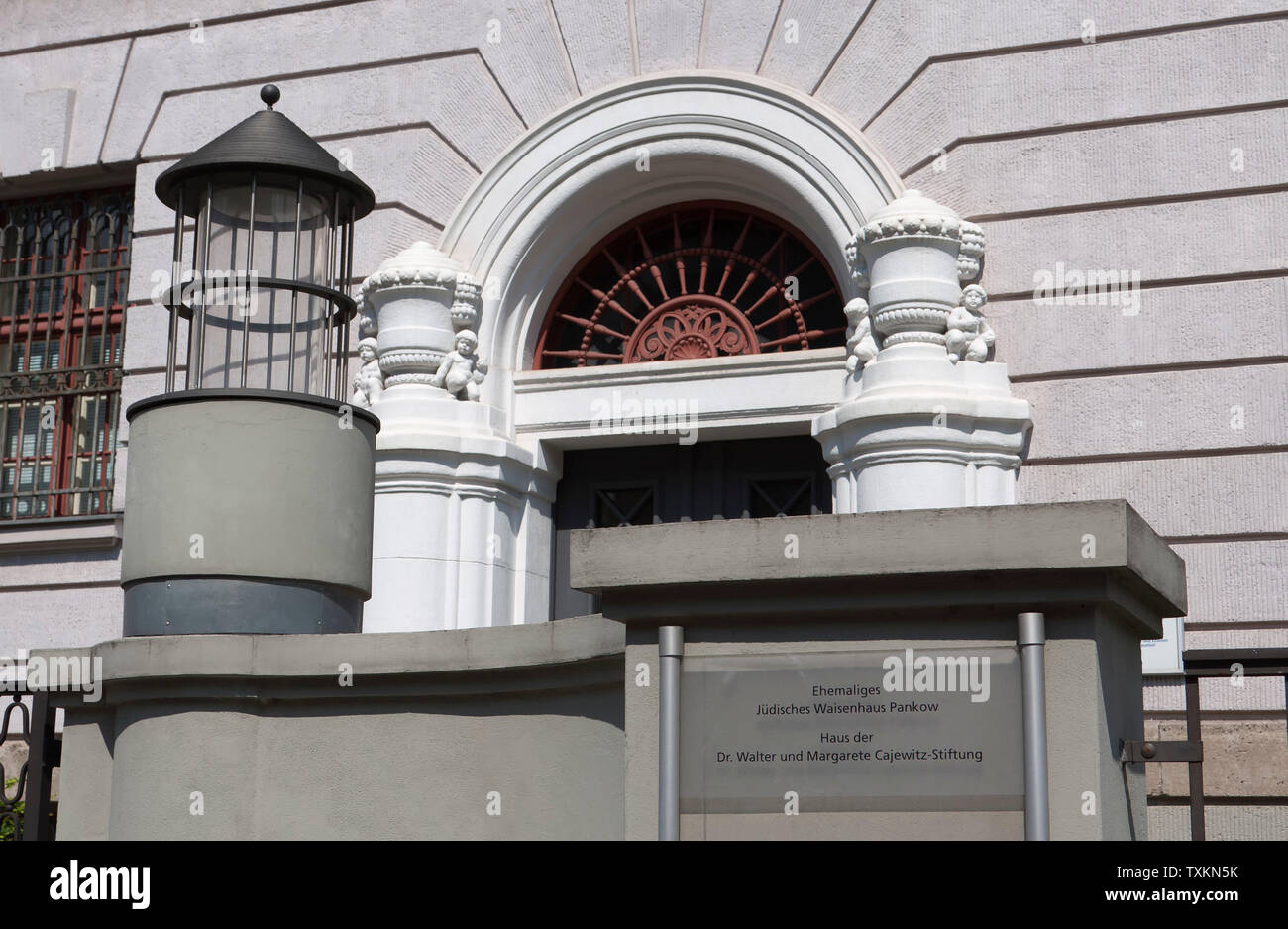 Orphanages hi-res stock photography and images - Alamy