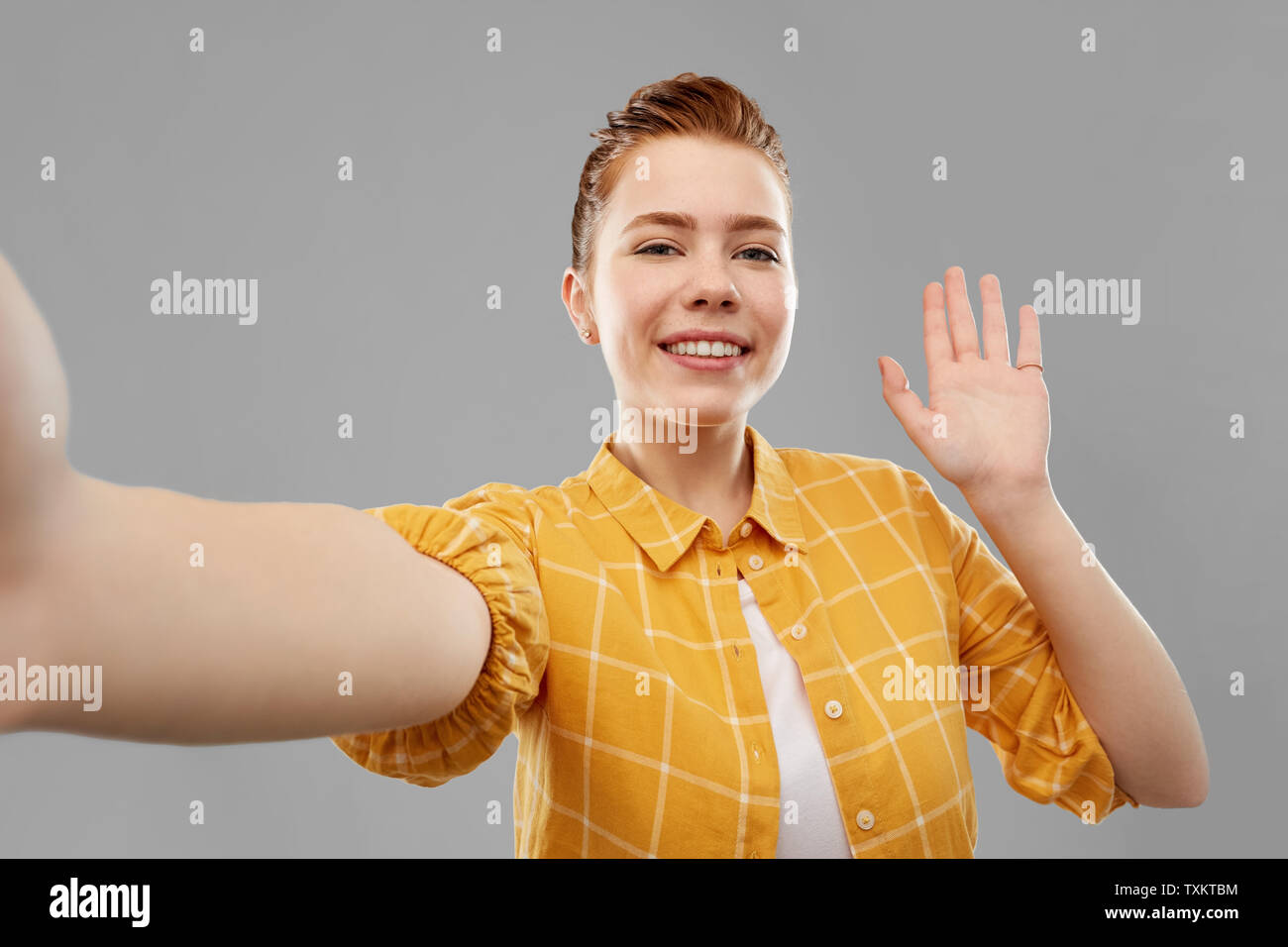 Girl smiling hi hi-res stock photography and images - Alamy