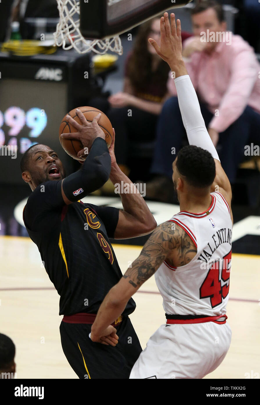 Dwayne wade bulls hi-res stock photography and images - Alamy