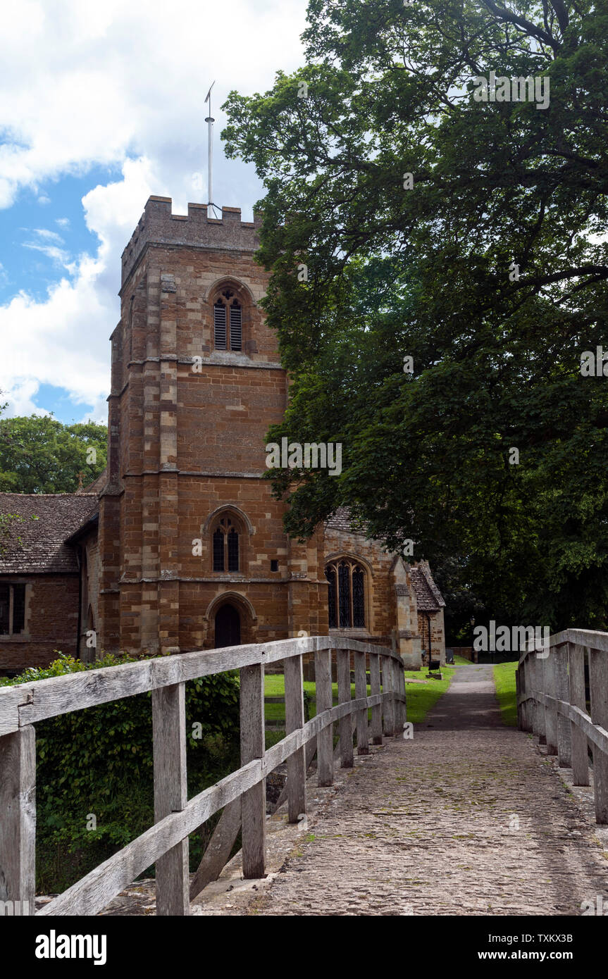English village bridge church hi-res stock photography and images - Alamy