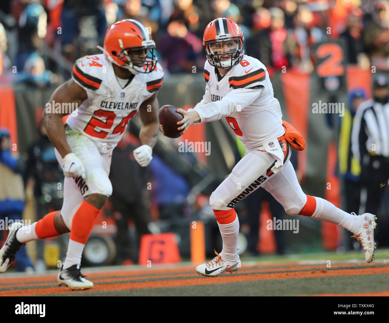 Cleveland Brown's Baker Mayfield fakes the hand off to Nick Chubb ...