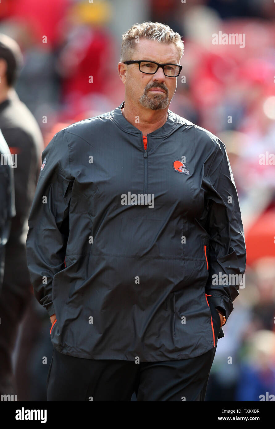 Cleveland Browns head coach Gregg Williams looks on prior to the Chiefs ...