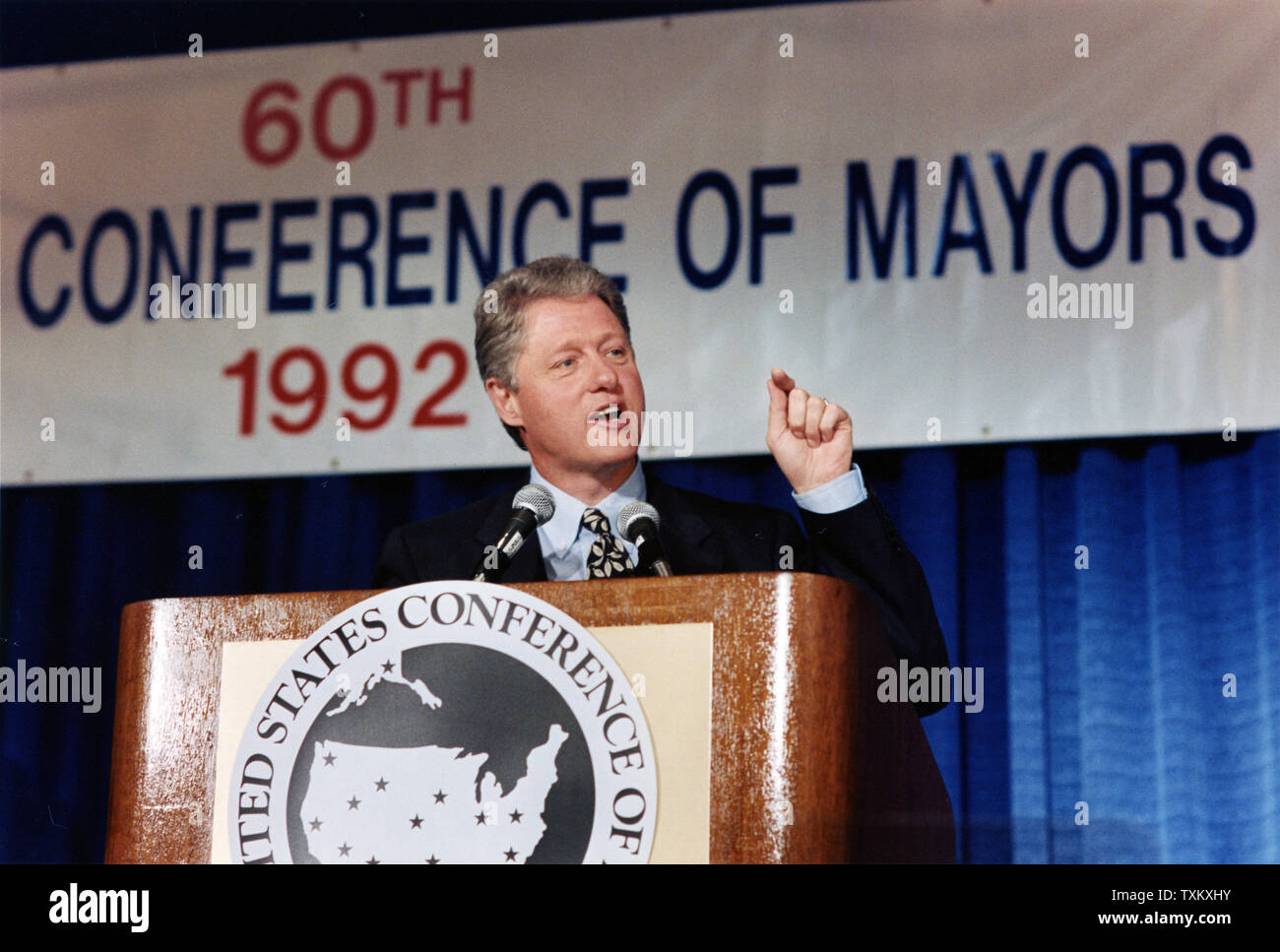 Bill clinton 1992 economic hi-res stock photography and images - Alamy