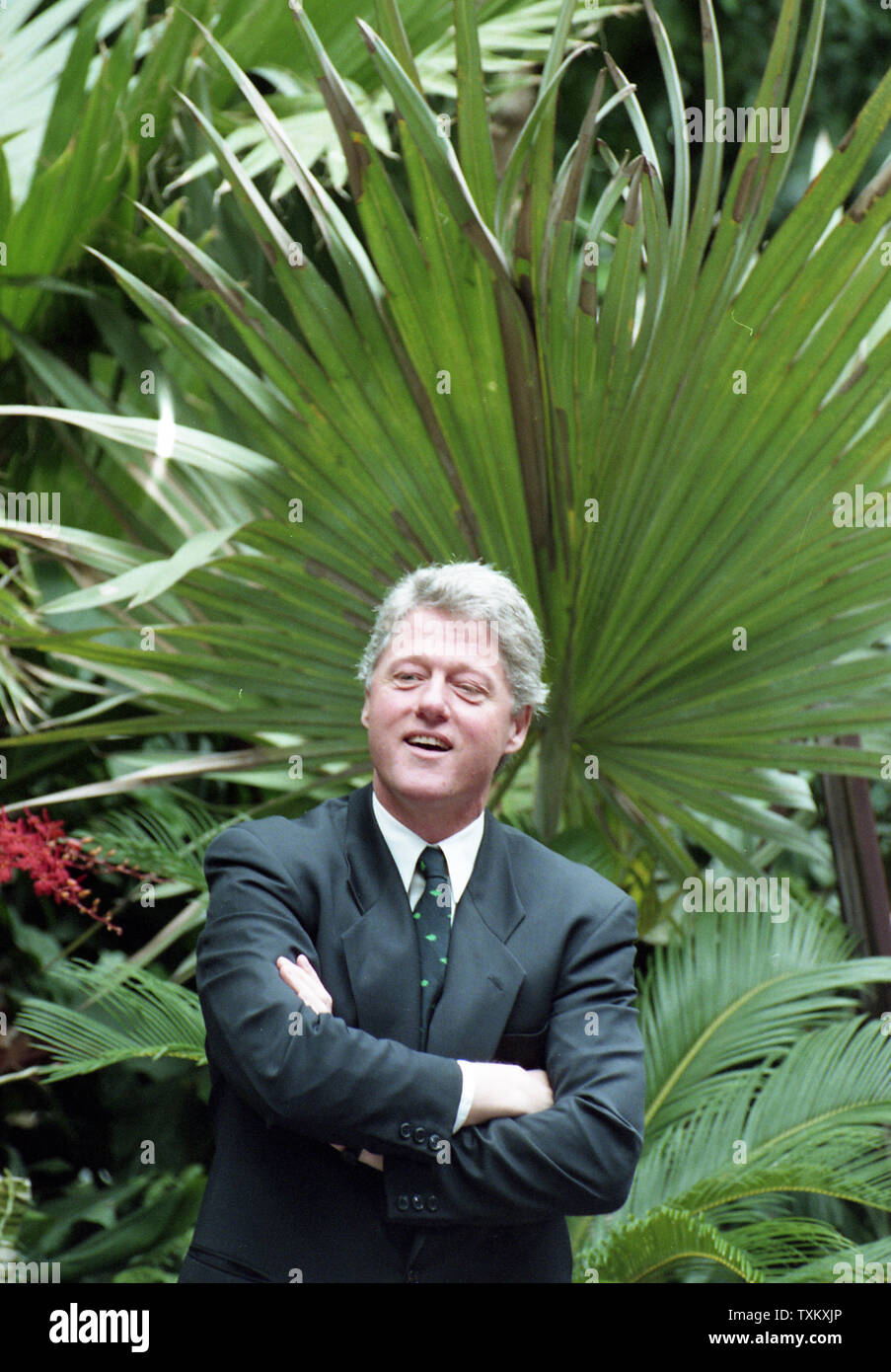 U.S. President Bill Clinton visits the U.S. Botanical Garden in ...