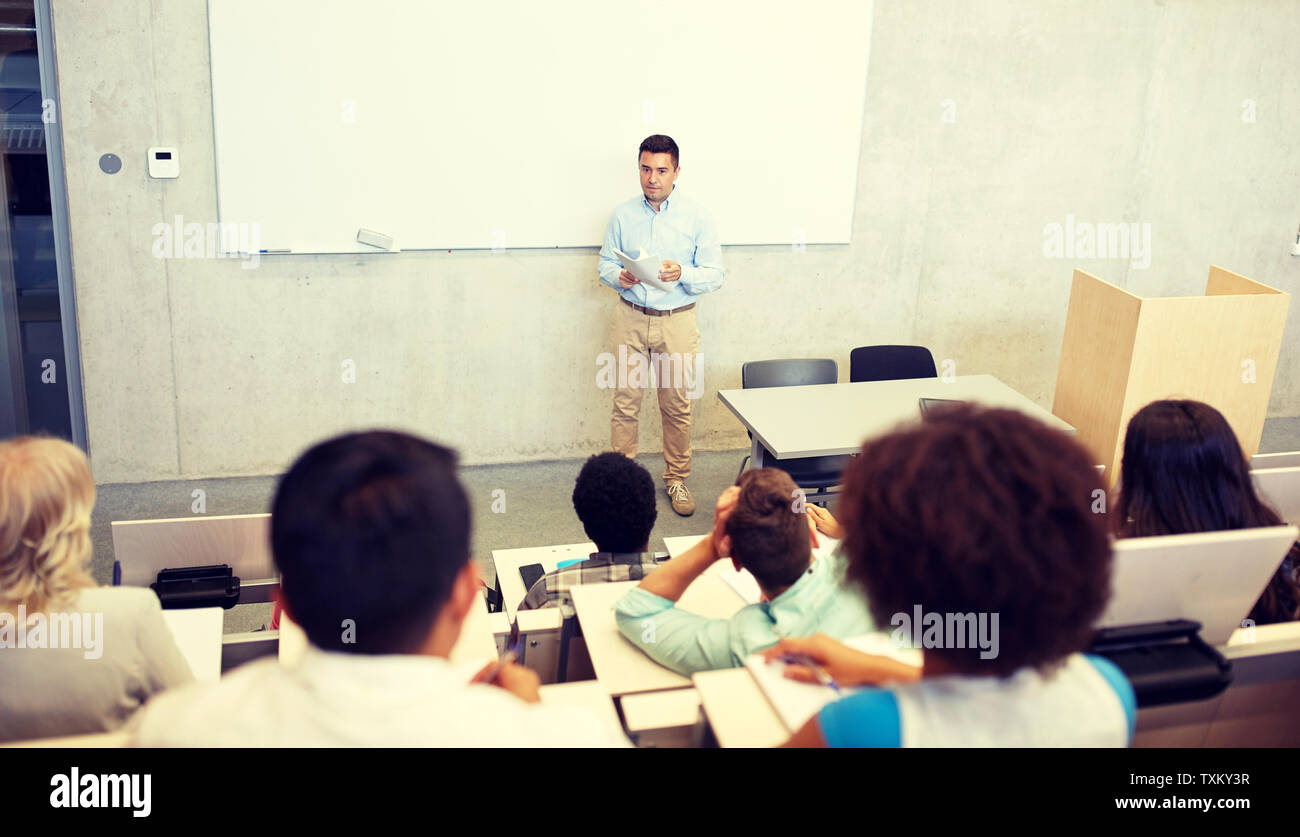 American classroom group presentation hi-res stock photography and ...