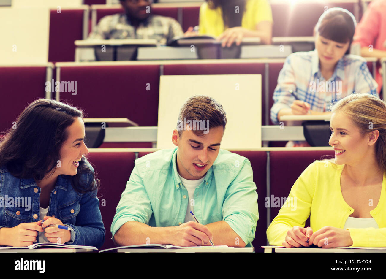 University lecture hall laughing hi-res stock photography and images ...