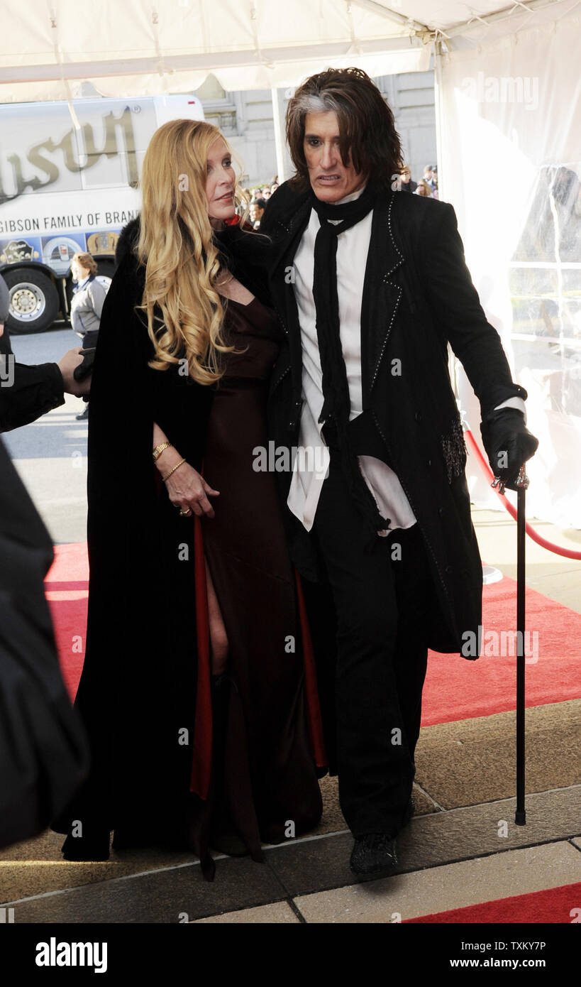 Joe perry wife hi-res stock photography and images - Alamy