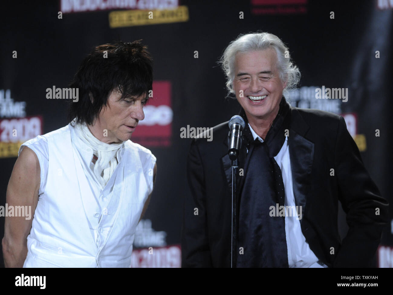 Jeff beck and jimmy page hi-res stock photography and images - Alamy