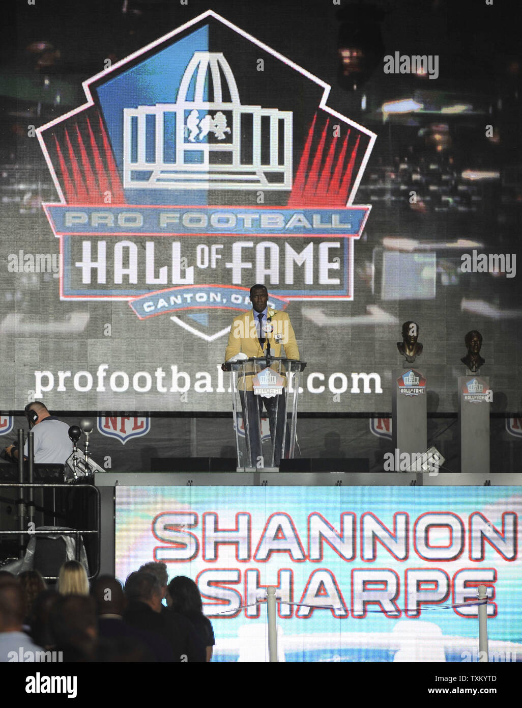Shannon Sharpe delivers his induction speech during the Pro Football ...