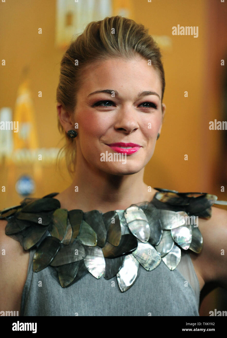 LeAnn Rimes arrives for the 44th Annual Country Music Awards in ...