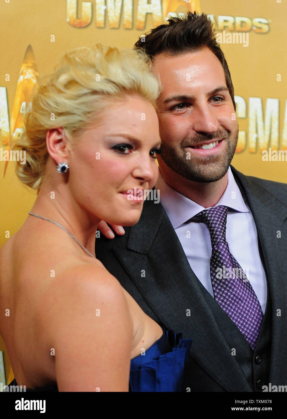 Josh Kelley and Katherine Heigl arrive for the 44th Annual Country ...