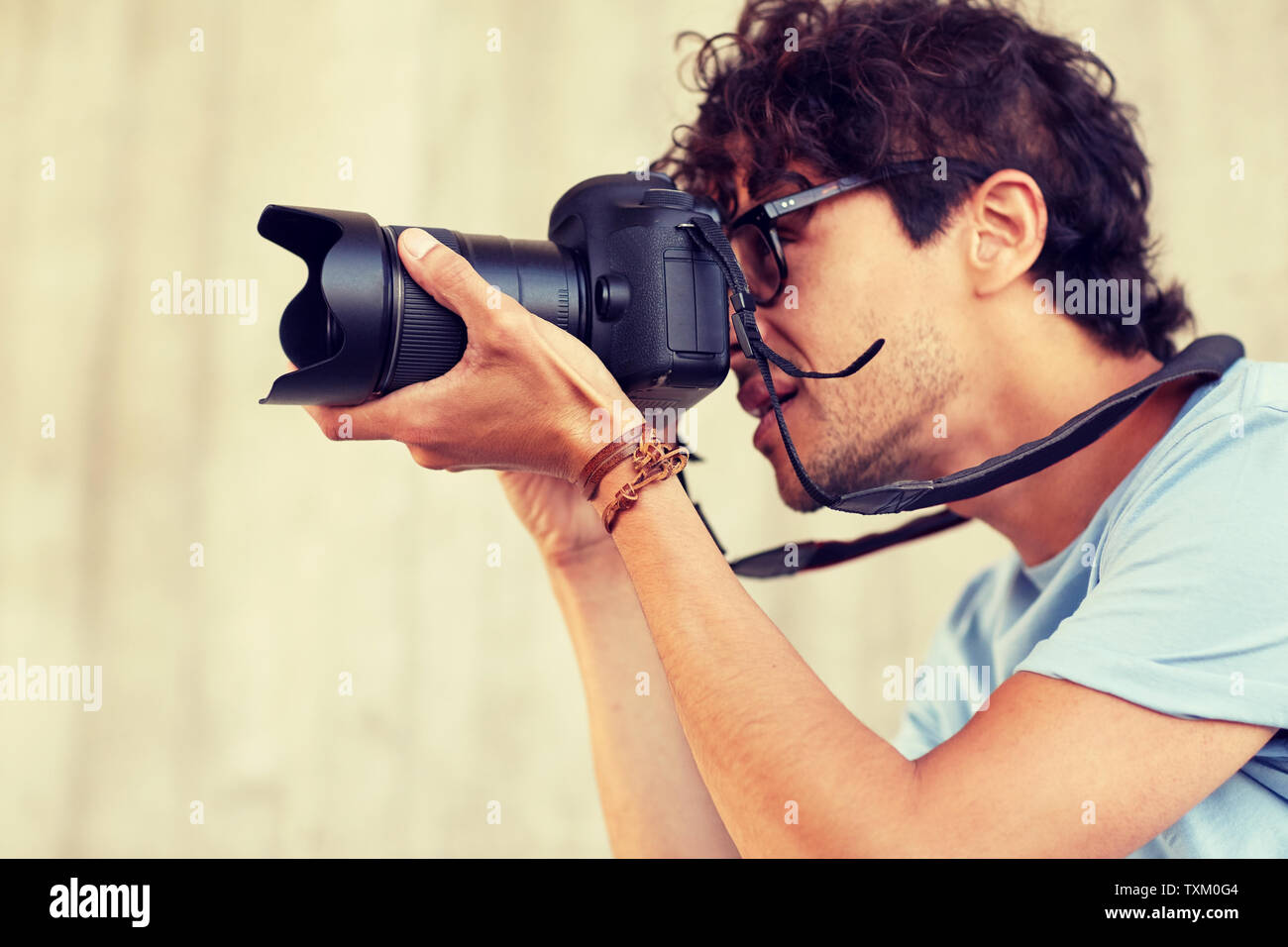 Shooting snapshot hi-res stock photography and images - Alamy