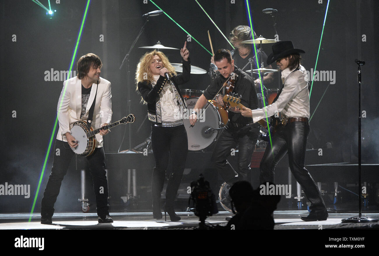 46th country music awards hi-res stock photography and images - Alamy