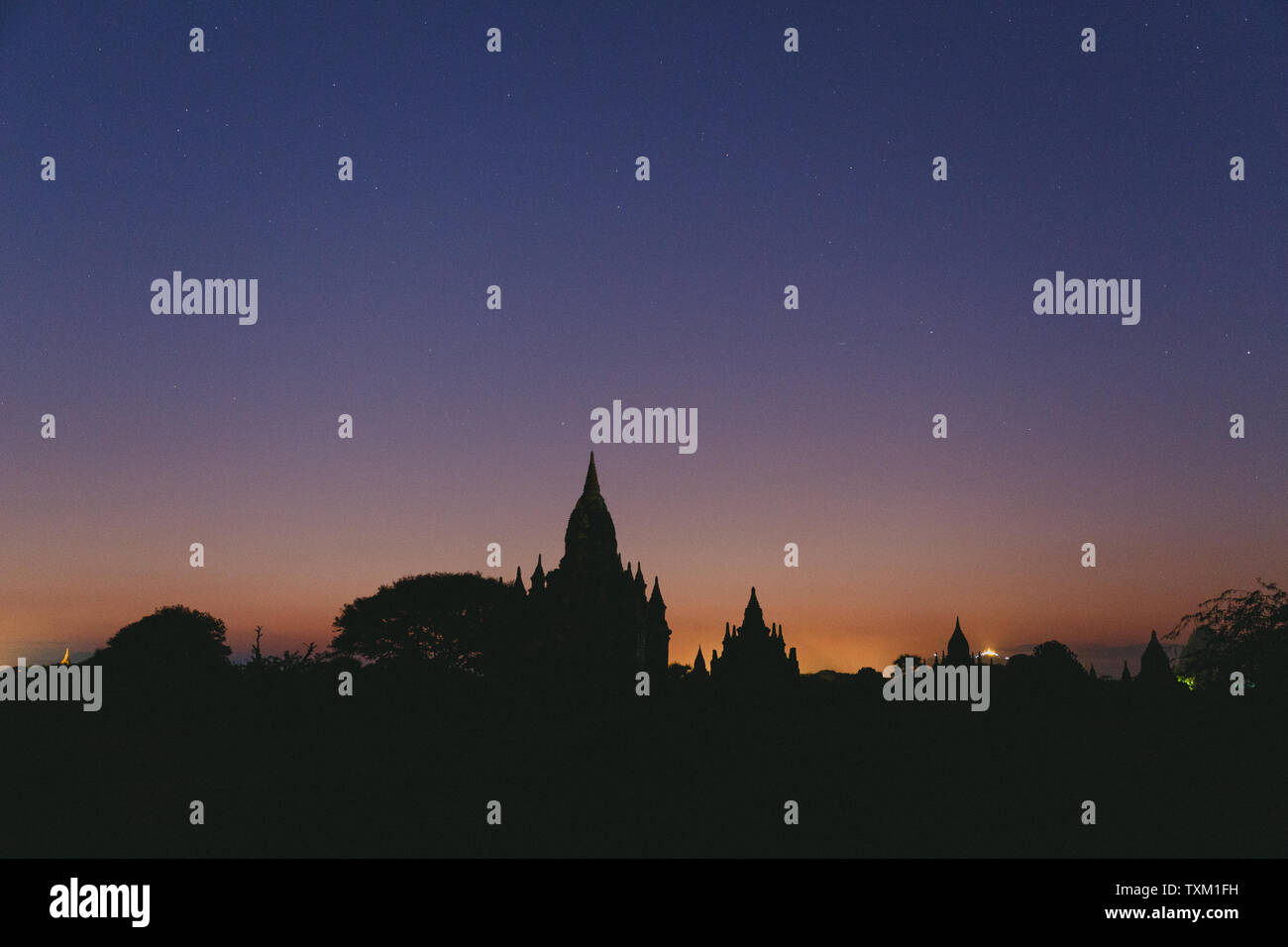 Old bagan starry sky hi-res stock photography and images - Alamy