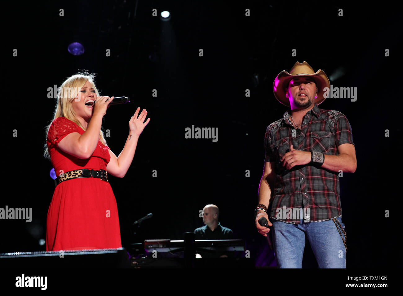 Kelly clarkson and jason clarkson hi-res stock photography and images ...