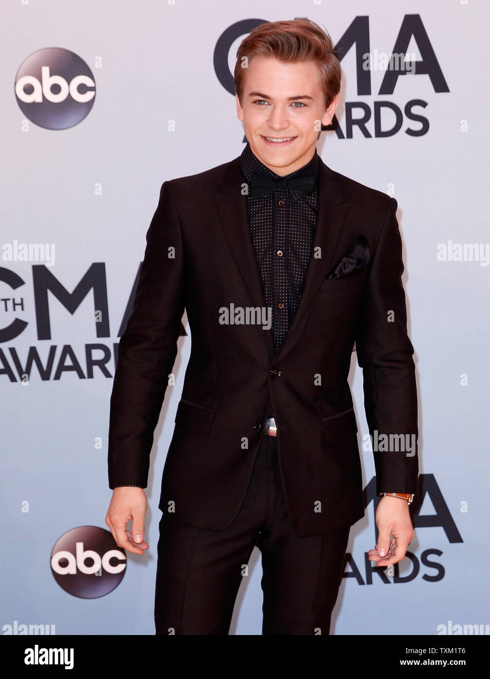 Hunter Hayes arrives on the red carpet at the 47th Annual Country Music ...