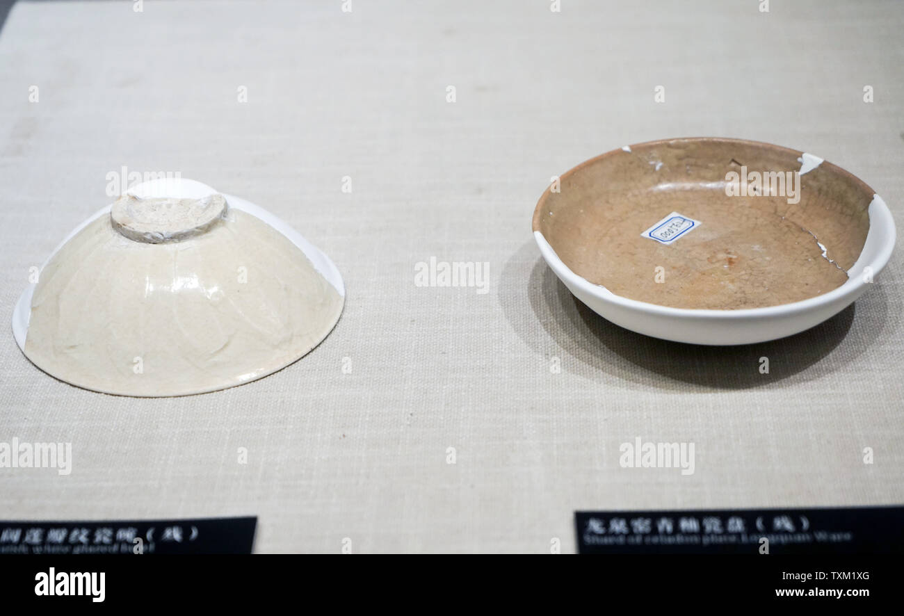 Ming Dynasty porcelain Stock Photo - Alamy