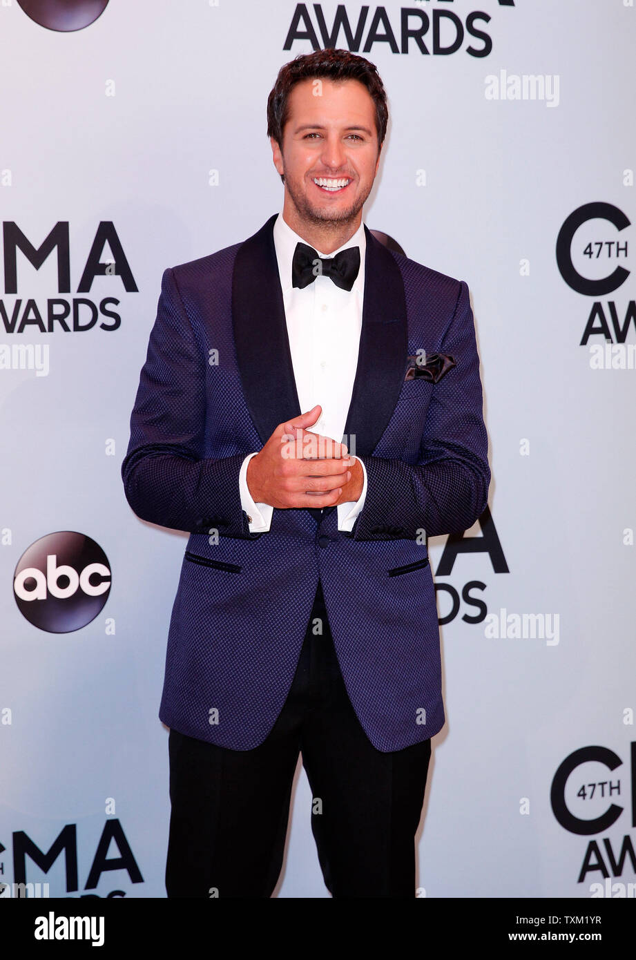 Luke Bryan arrives on the red carpet at the 47th Annual Country Music ...