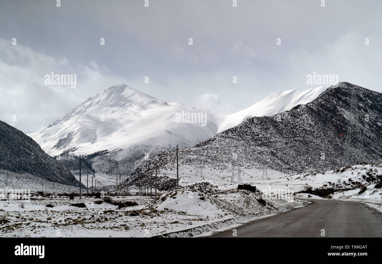 Snow view of Lianwu Lake Stock Photo - Alamy