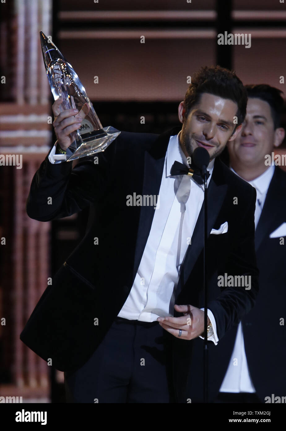 Thomas Rhett accepts the 'Single of the Year" award at the 2016 Country ...